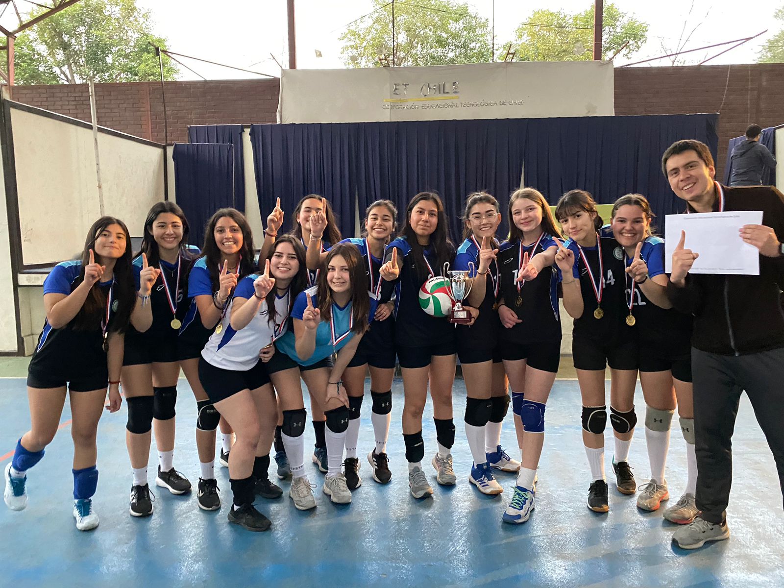 Copa CET Chile Vóleibol damas y varones - Corporación Educacional ...